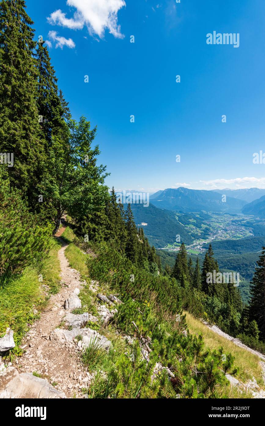 View from the Katrin on Lake Hallstatt and the Dachstein massif ...