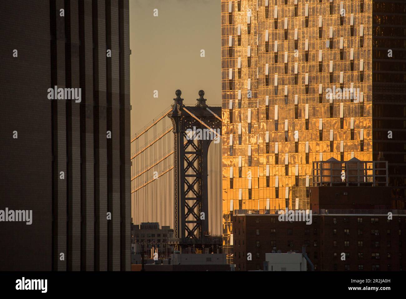 One Manhattan Square residential tower and a pier of the Manhattan ...