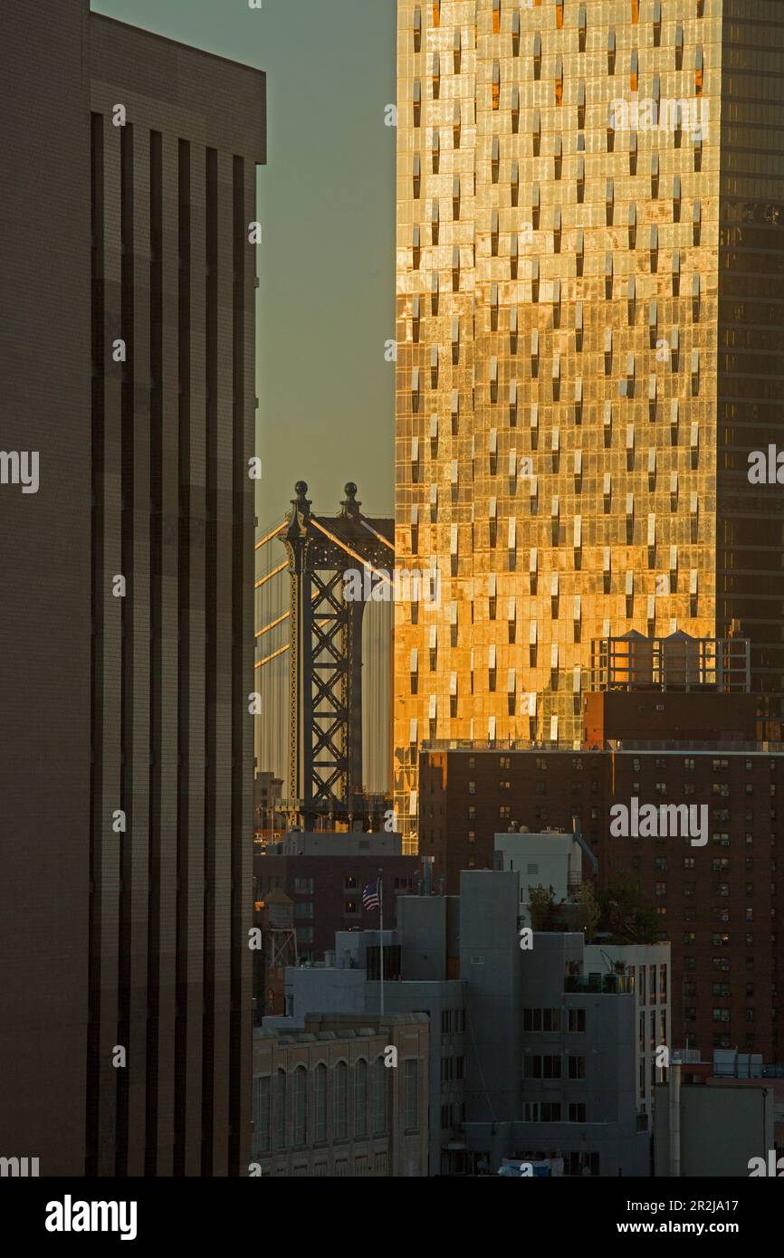 One manhattan square residential tower hi-res stock photography and ...