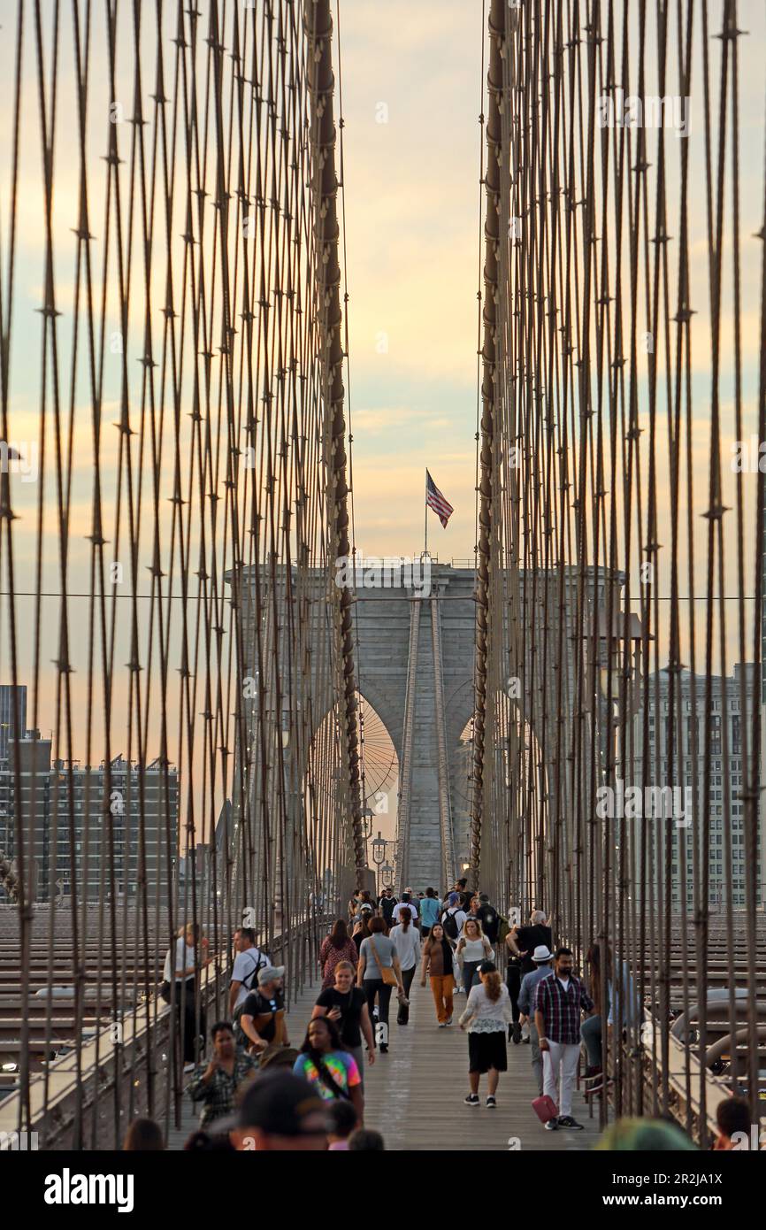 Skyscrapers suspension cables hi-res stock photography and images - Alamy
