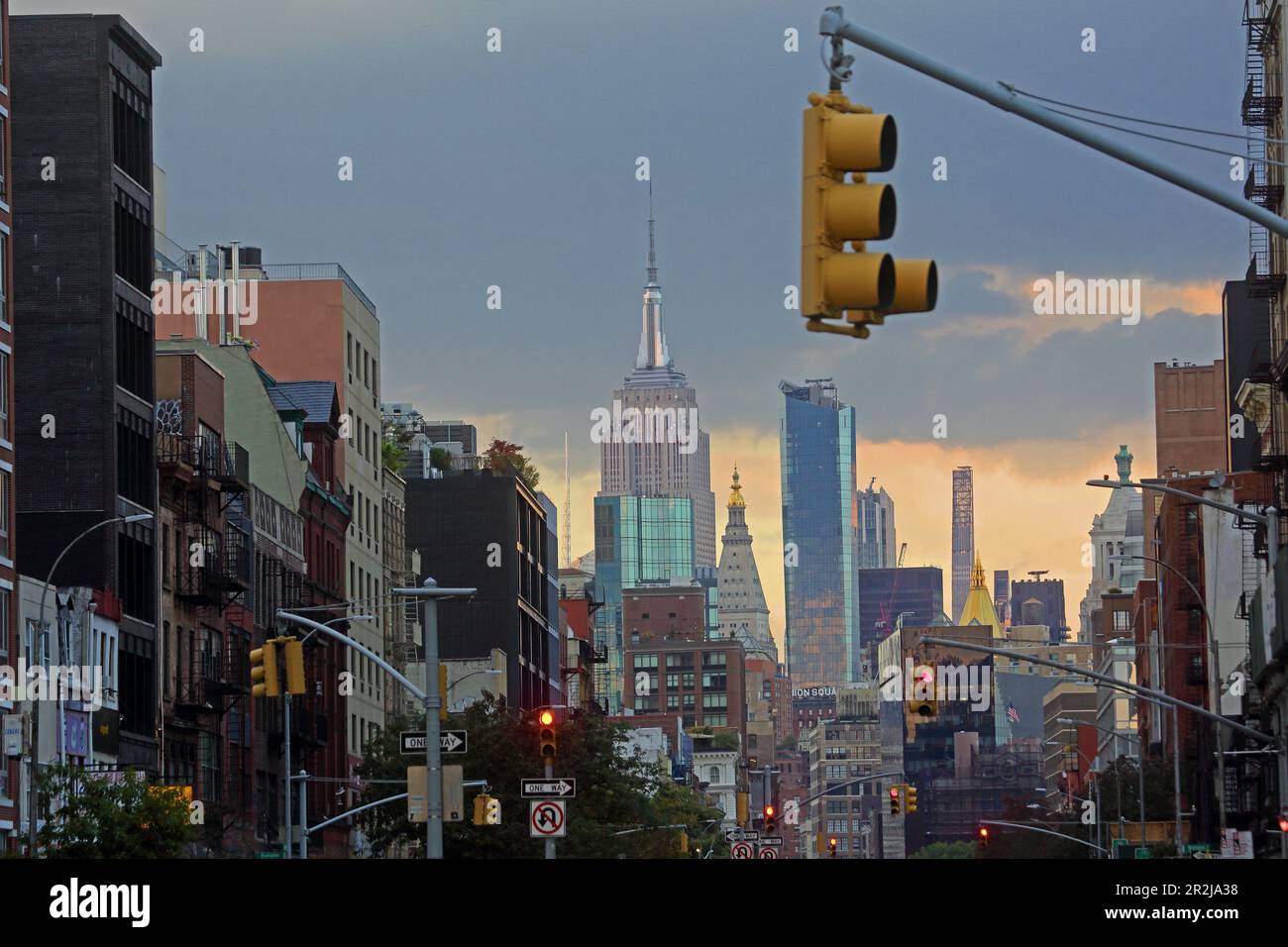 View of the Midtown Manhattan skyline with the Empire State Building ...
