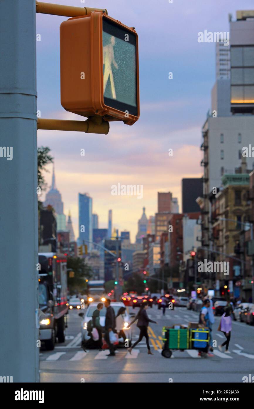 View of the Midtown Manhattan skyline with the Empire State Building ...