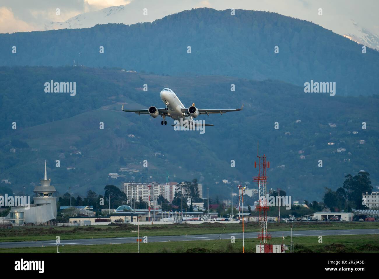Aircraft taking off airport hi-res stock photography and images - Alamy