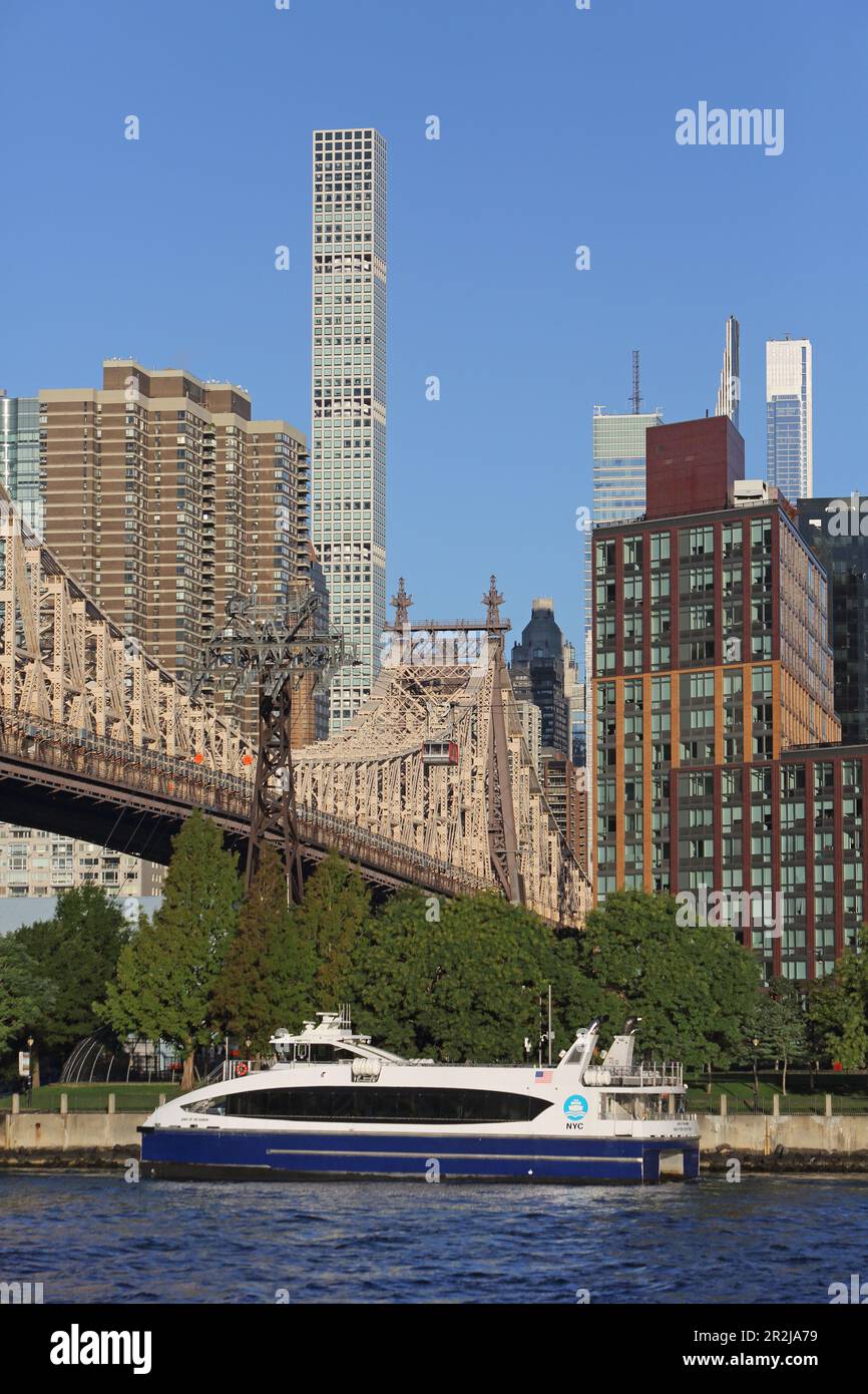 View from Queens across the East River to Midtown Manhattan with the Ed ...