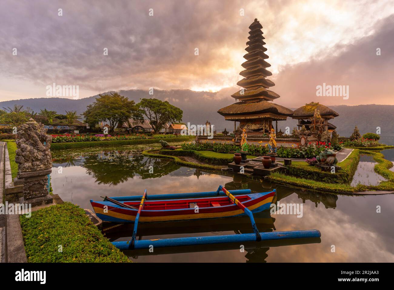 View of Ulun Danu Beratan temple on Lake Bratan at sunrise, Bali ...