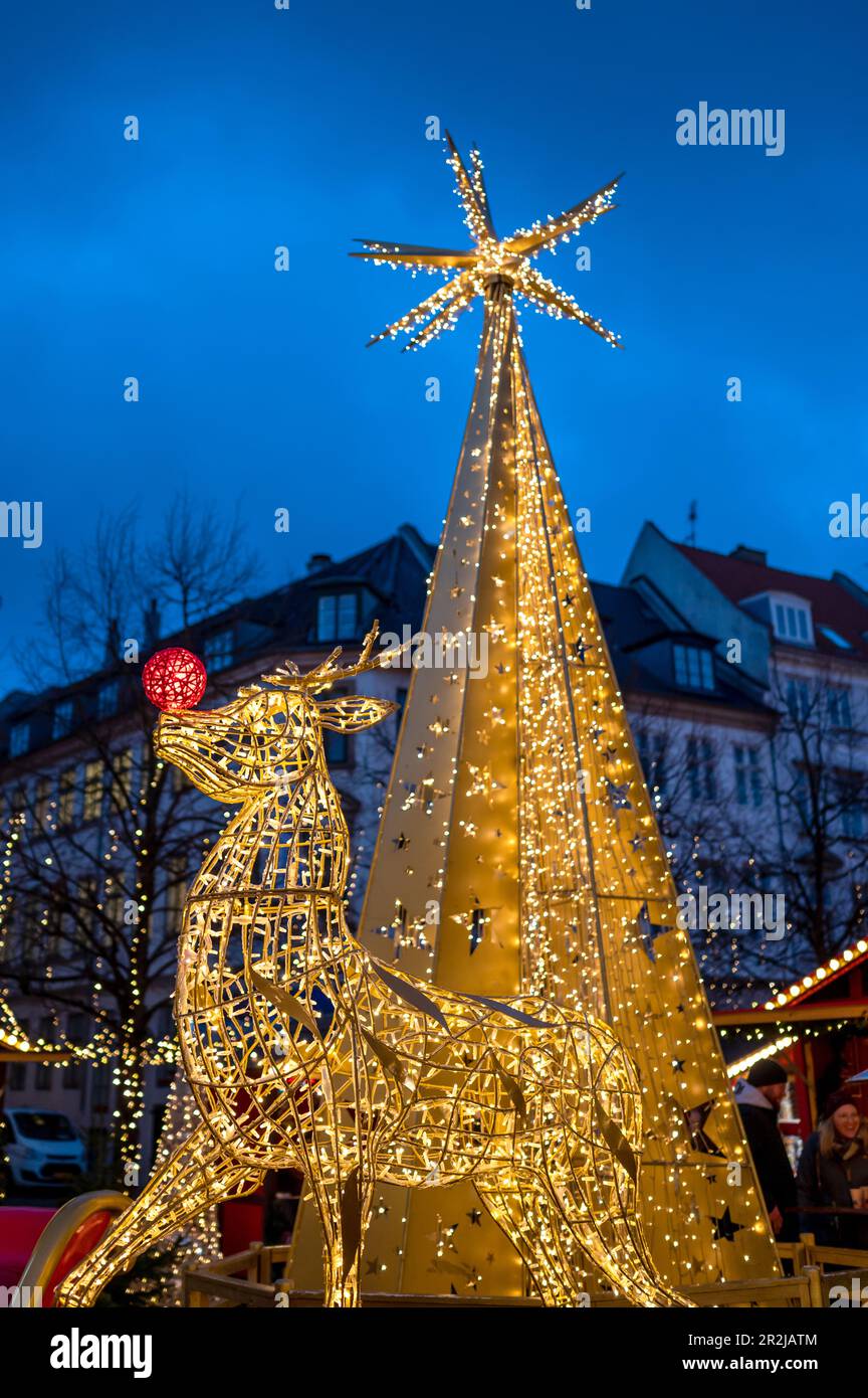 Illuminated reindeer and pyramid at a Christmas market in Copenhagen ...