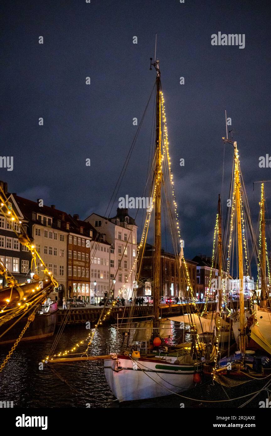 View of the harbor of Nyhavn in Copenhagen in the evening in Advent ...