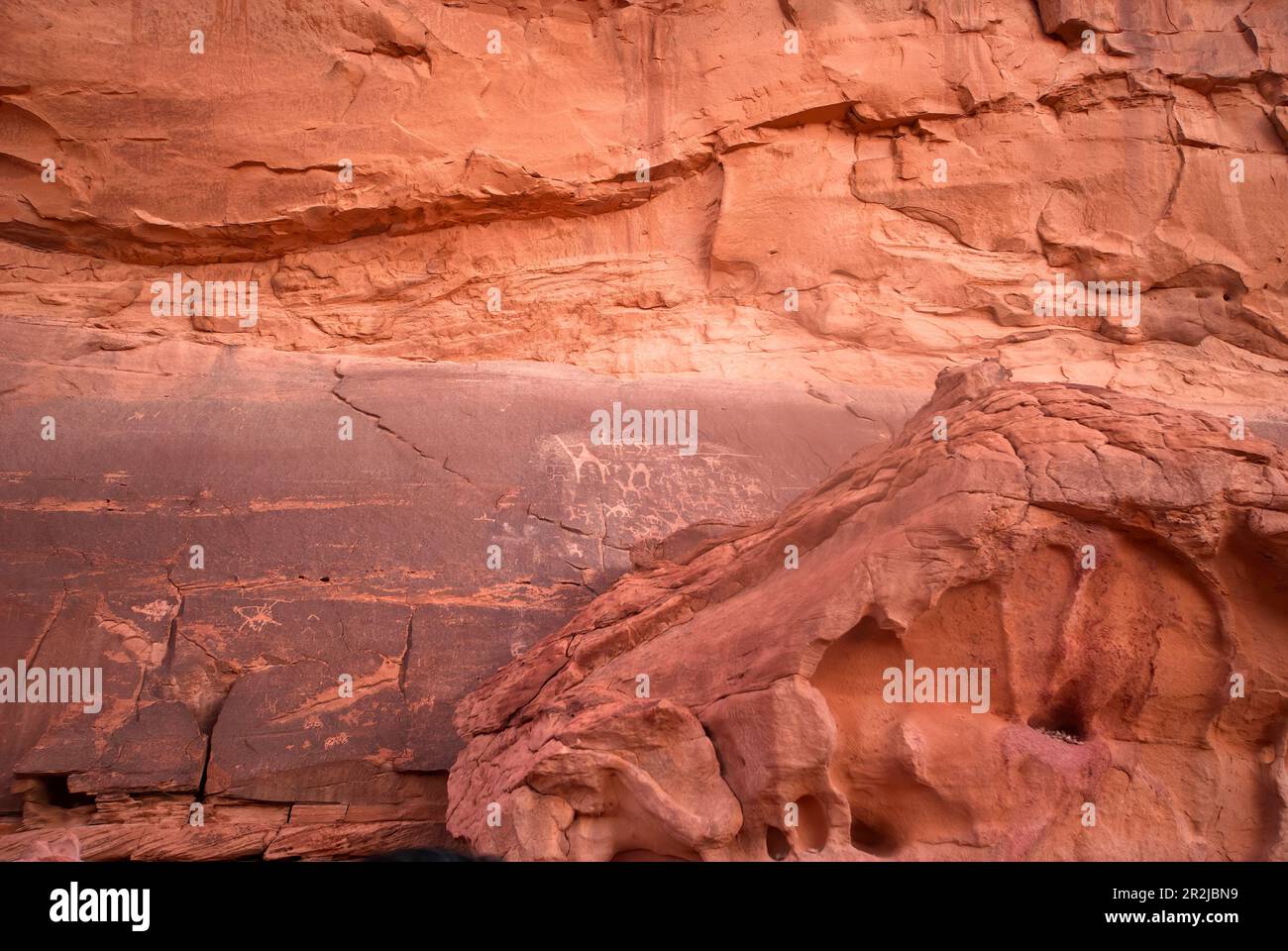 Wadi rum rock drawing hi-res stock photography and images - Alamy