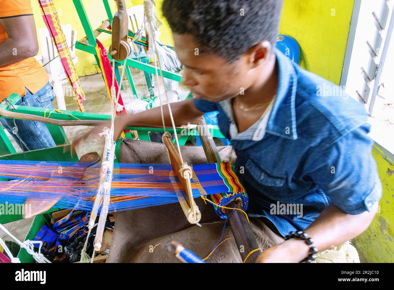 Kente weaving workshop at the cultural center in Kumasi in the Ashanti ...