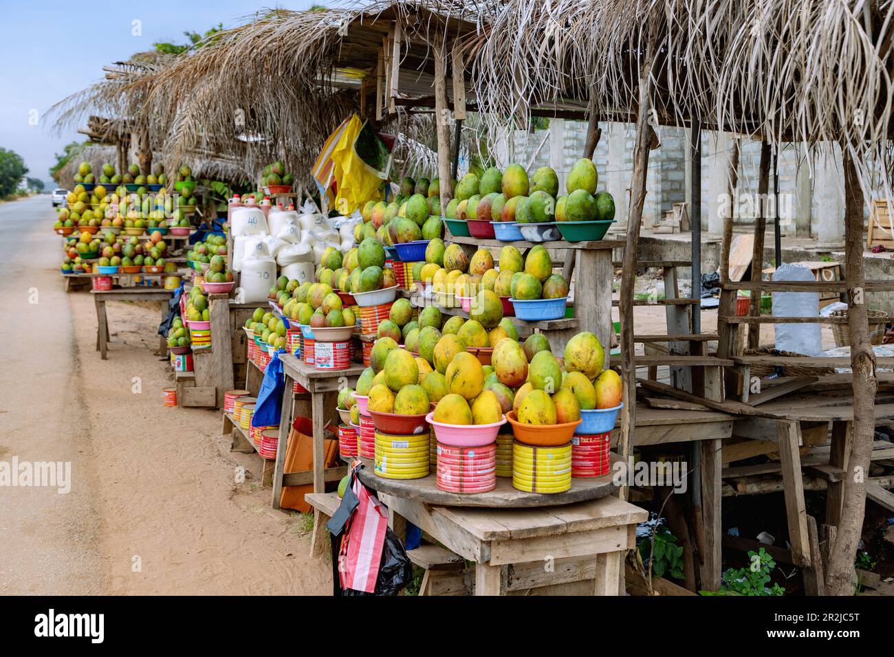Stalls selling mangoes in the Mango Region near Somanya in the Eastern ...