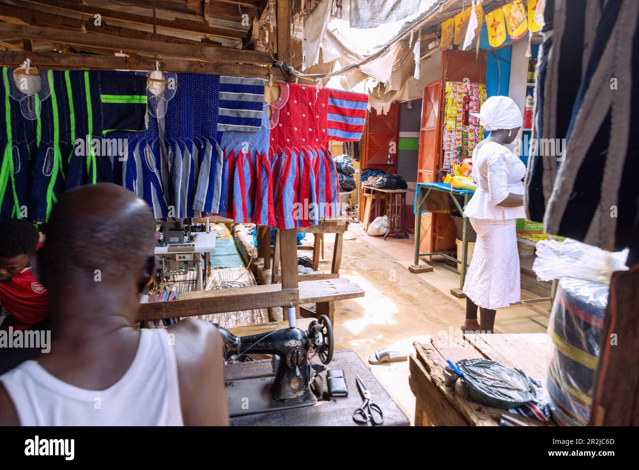 Traditional clothing ghana hi-res stock photography and images - Alamy