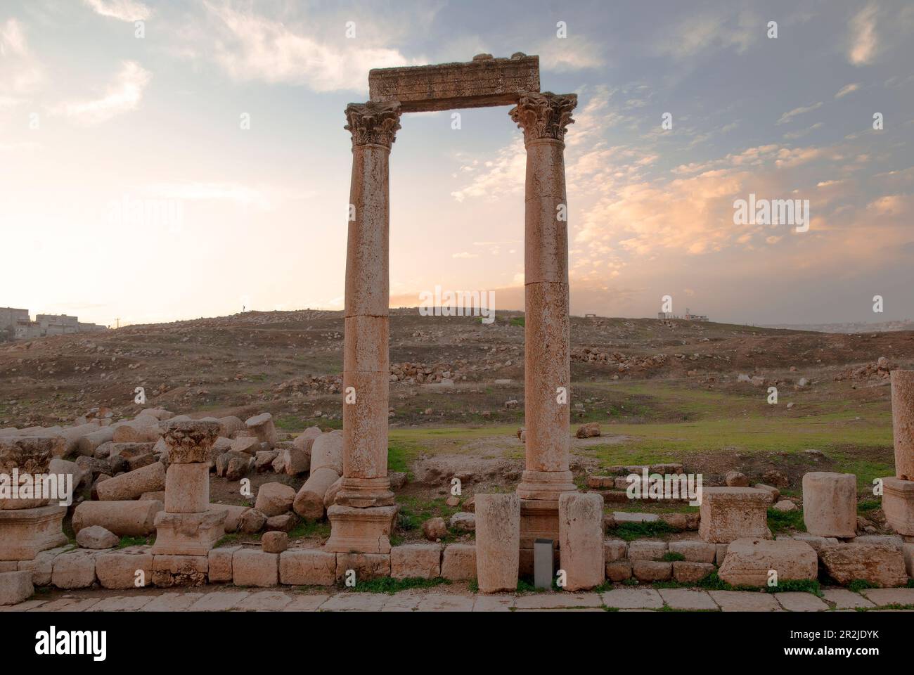 Roman Colonnaded Streets at Gerasa in Jordan Stock Photo - Alamy