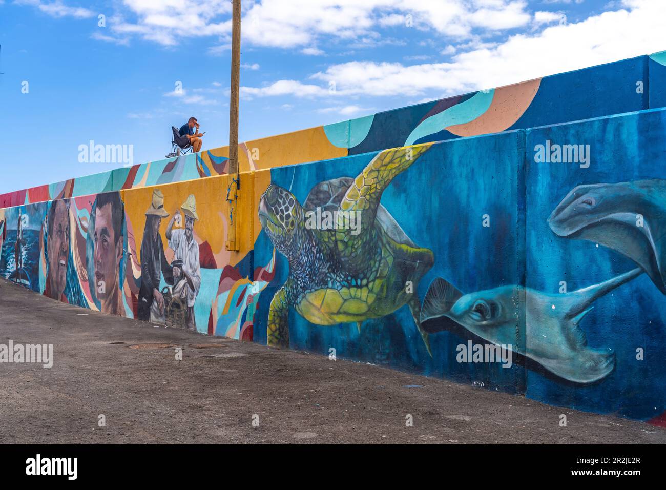Mural painting with rays and sea turtles on the quay wall in Los ...