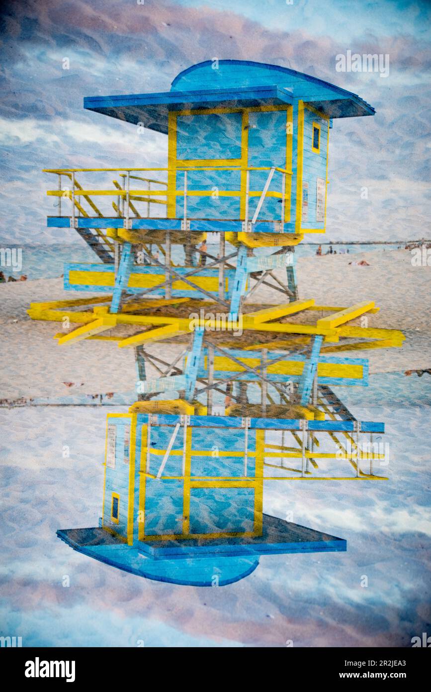 Blue lifeguard tower hi-res stock photography and images - Alamy