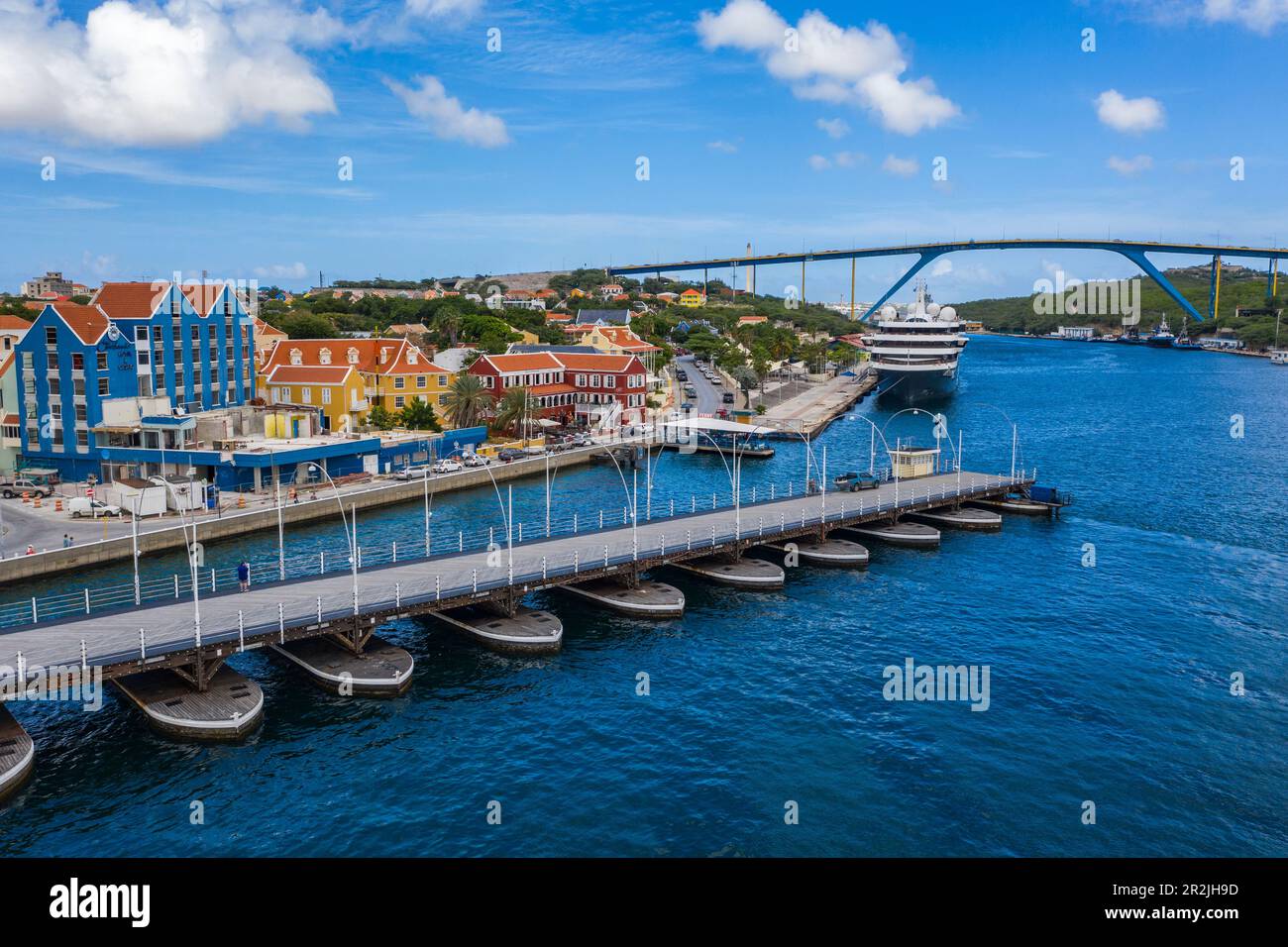 Aerial view of the Queen Emma Pontoon Bridge connecting Otrabanda and ...