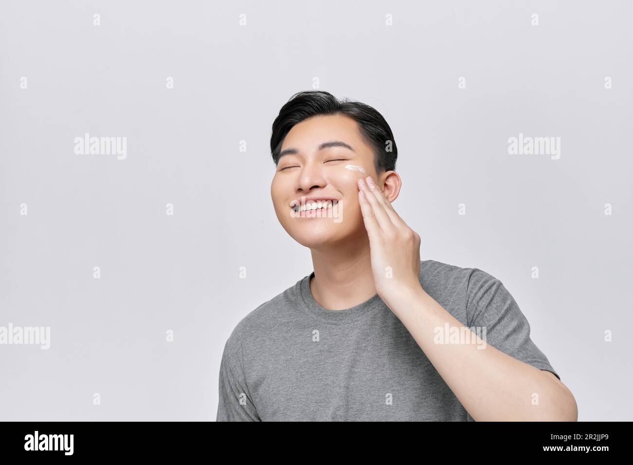 Applying moisturiser body hi-res stock photography and images - Alamy