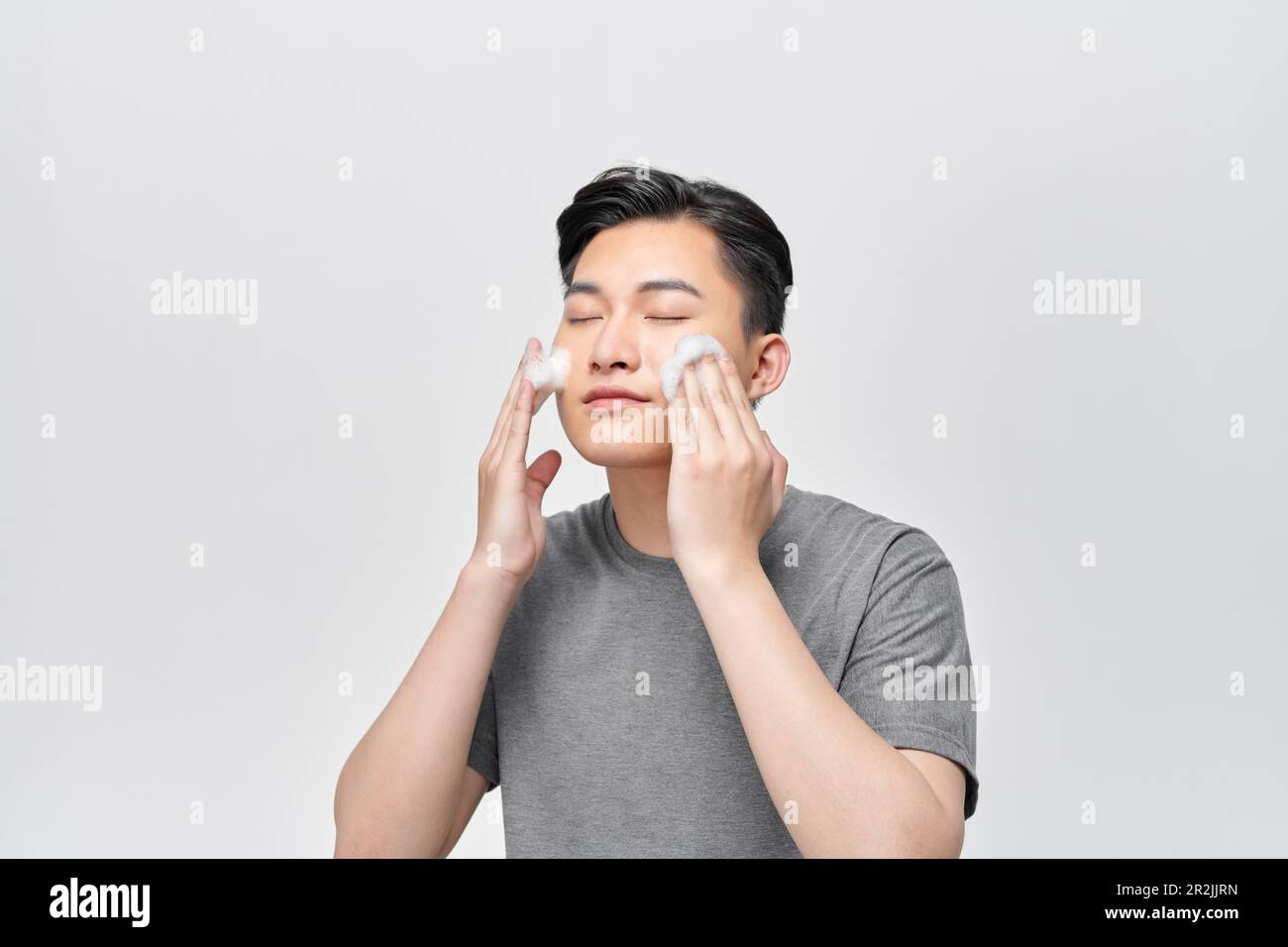 Asian man washing his face with facial cleansing foam Stock Photo - Alamy