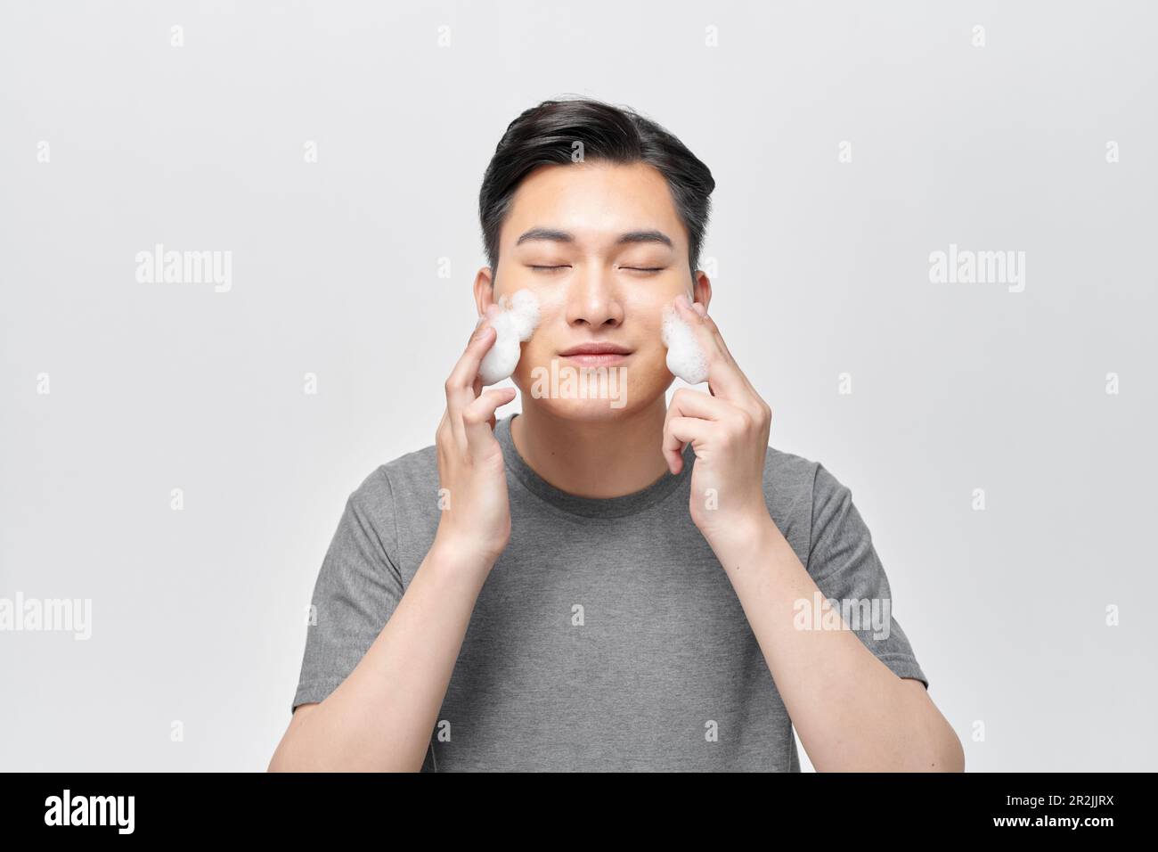 Asian man washing his face with facial cleansing foam Stock Photo - Alamy