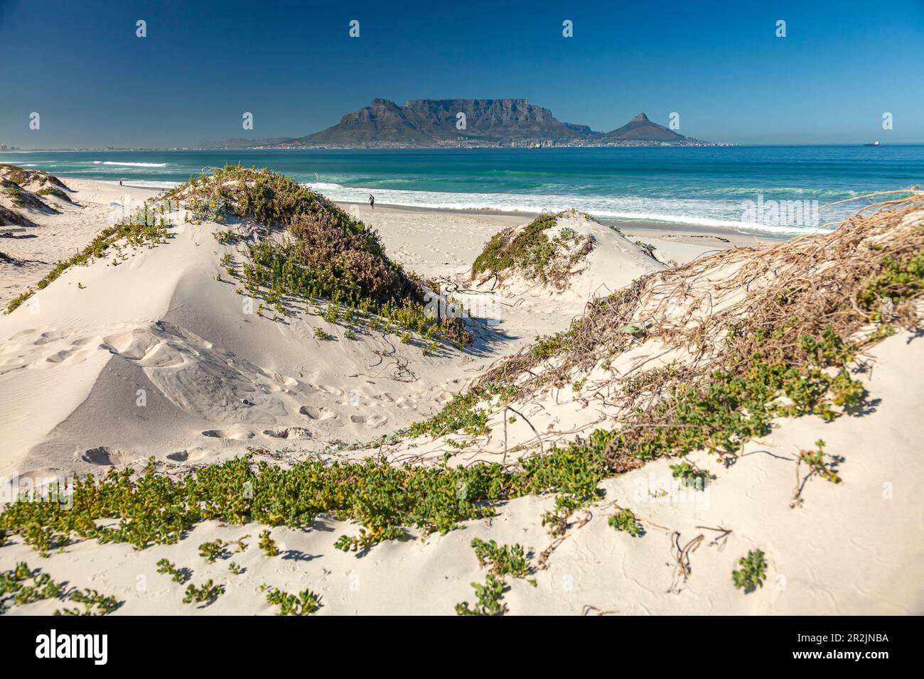 The Bloubergstrand looking towards Cape Town and Table Mountain, Cape ...