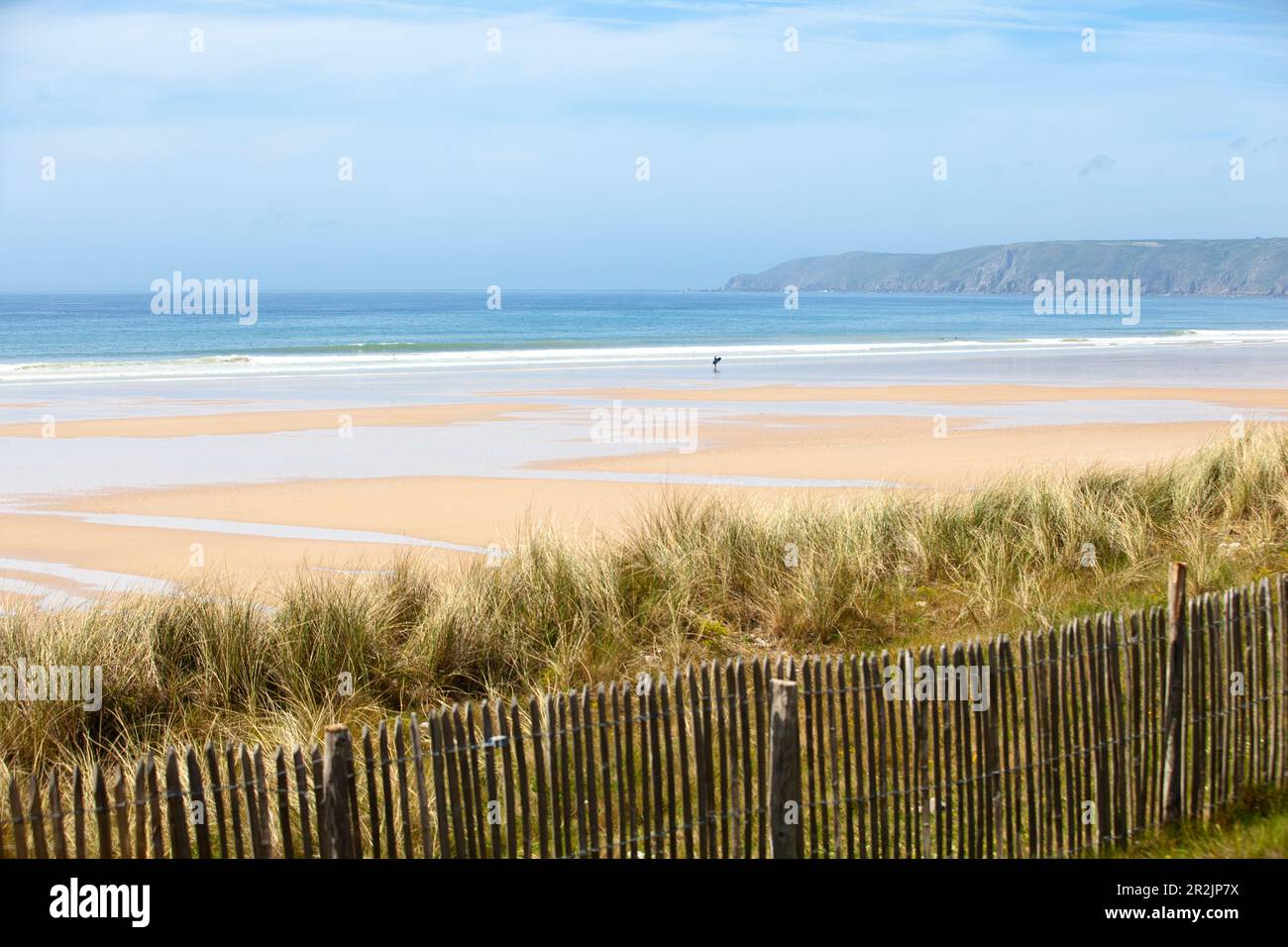 Shot fence on beach hi-res stock photography and images - Alamy