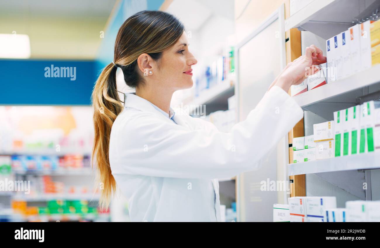 Supplement box shelf hi-res stock photography and images - Alamy