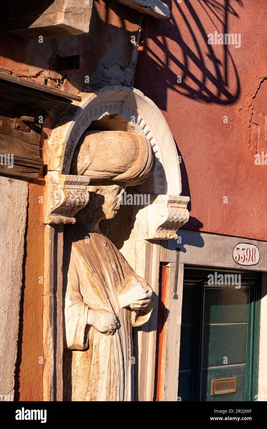 A columned niche hi-res stock photography and images - Alamy