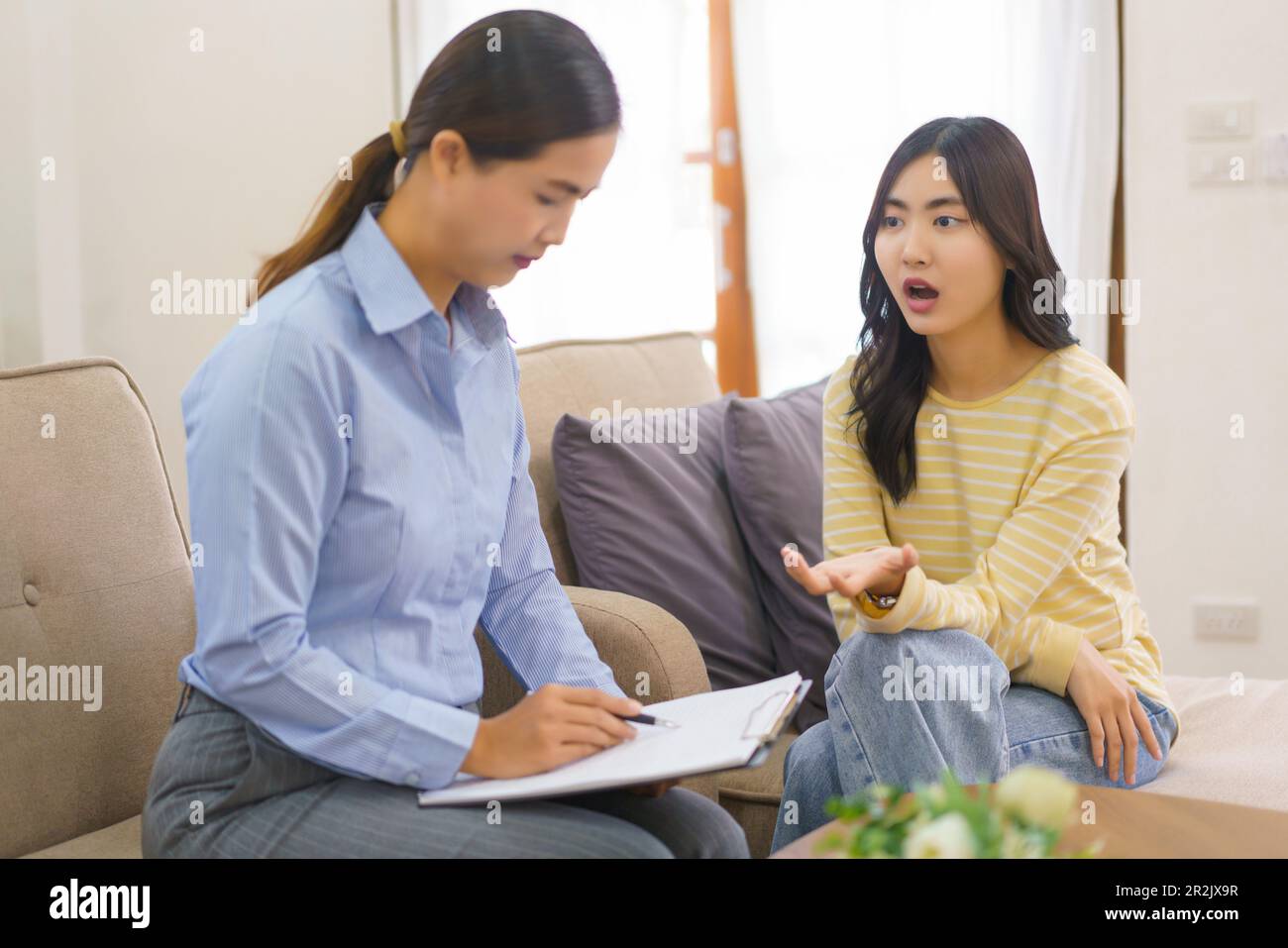 Female patients explaining her mental problem to psychologist while she ...