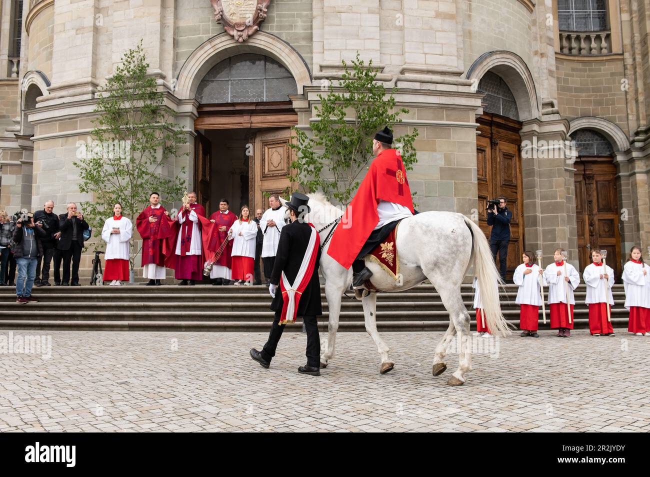 Weingarten, Germany. 19th May, 2023. Dean Ekkehard Schmid (M) enters ...