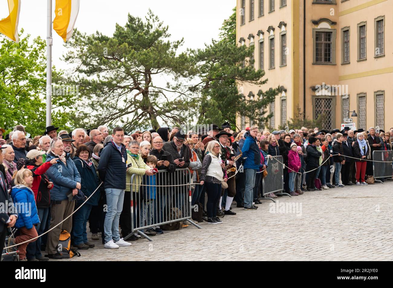 Weingarten, Germany. 19th May, 2023. Numerous spectators watch the ...