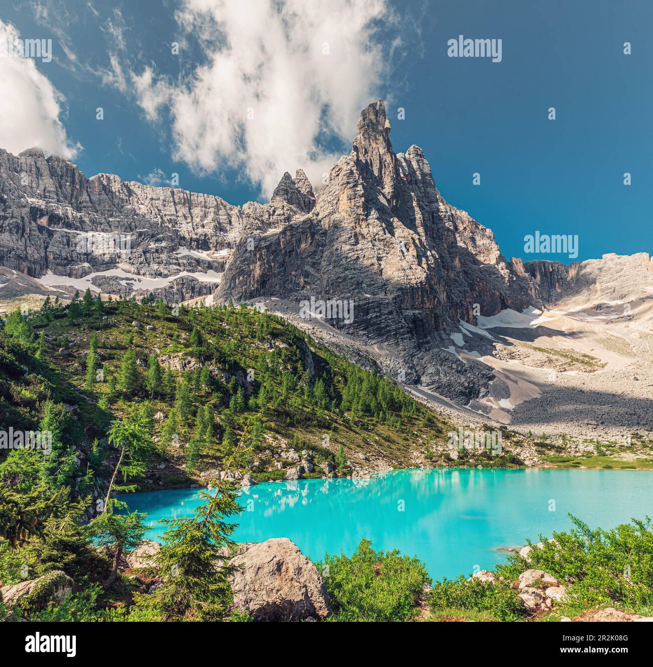 Alpine turquoise water Sorapis Lake in Dolomites mountains, Italy ...