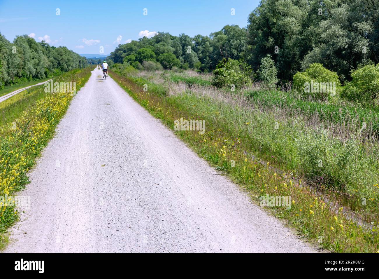 River side paths hi-res stock photography and images - Alamy