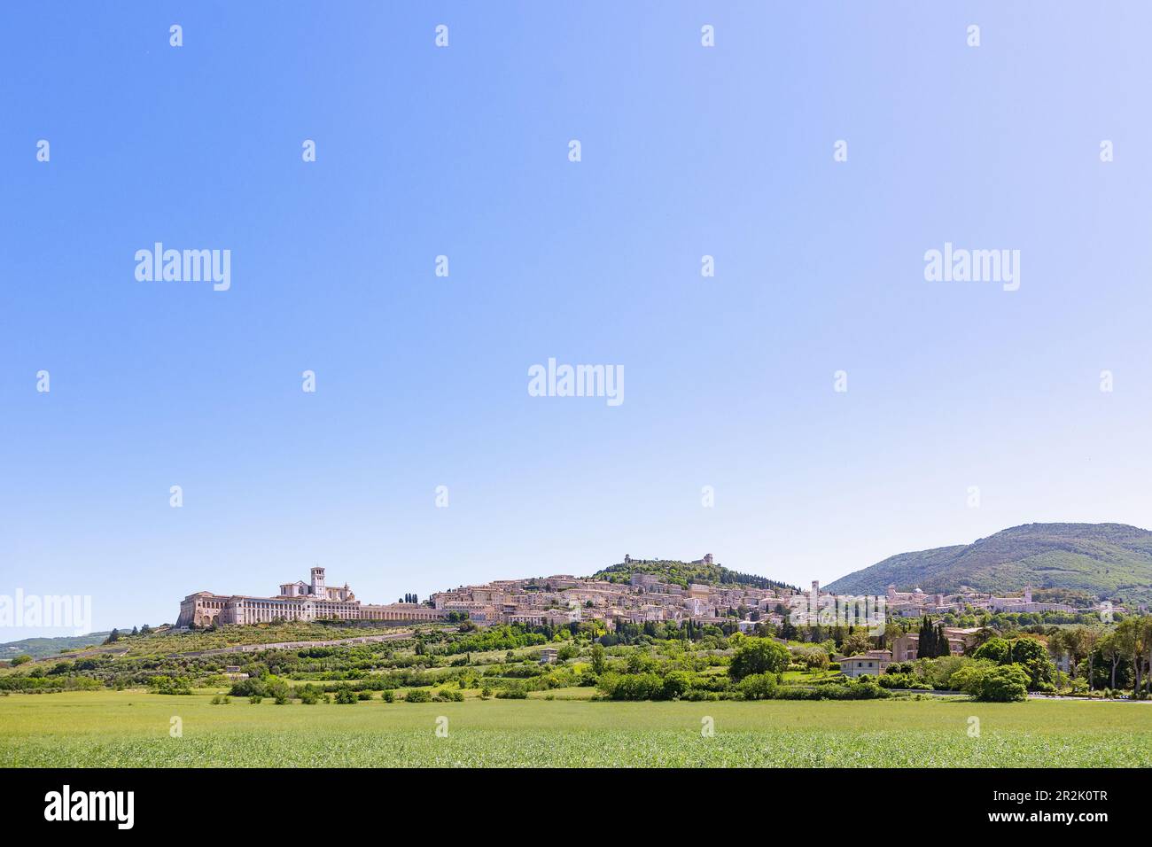 Assisi, city view with Basilica San Francesco, panorama Stock Photo - Alamy
