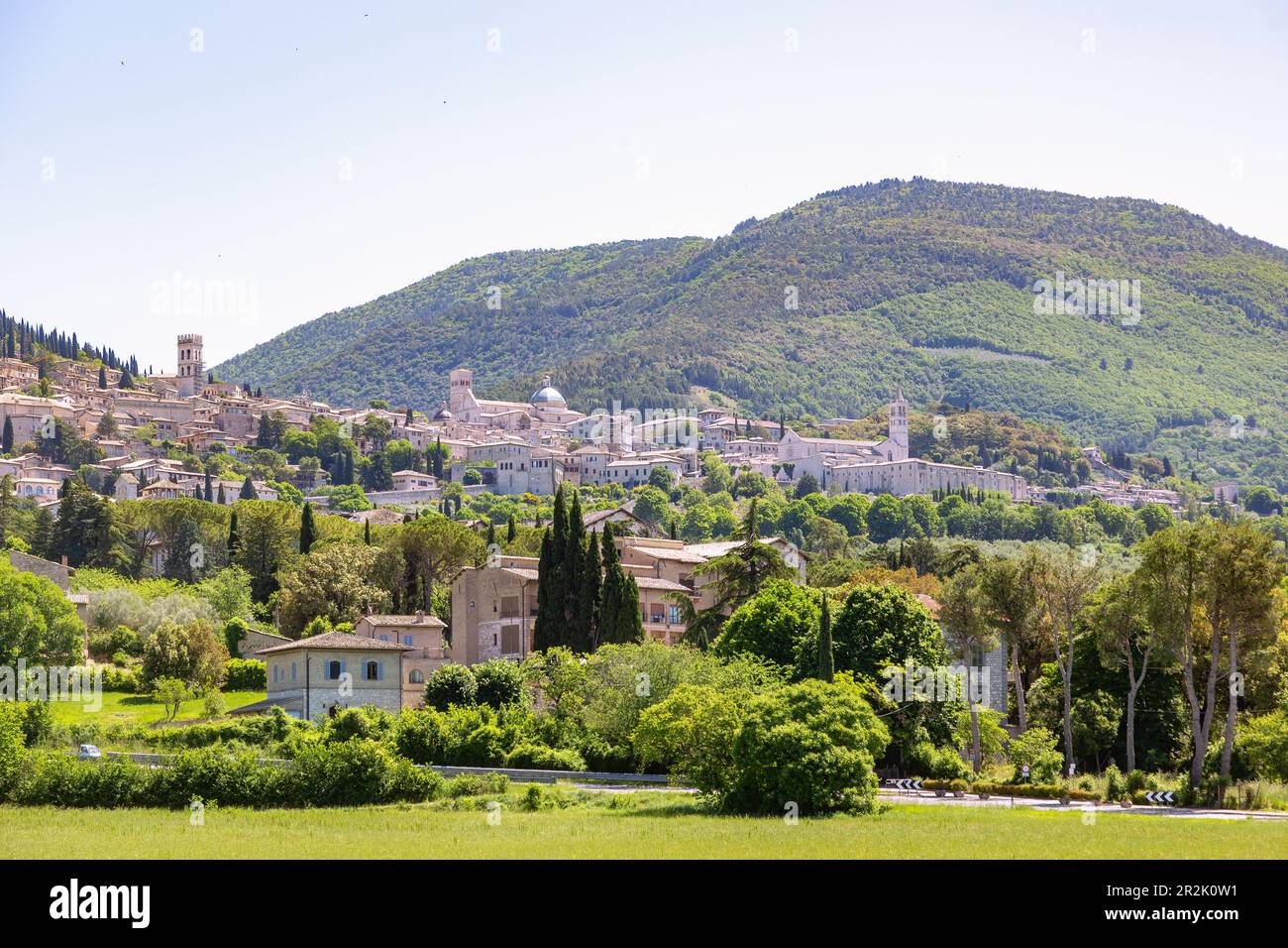 Assisi; Basilica di Santa Chiara, Duomo San Rufino; Cityscape Stock ...