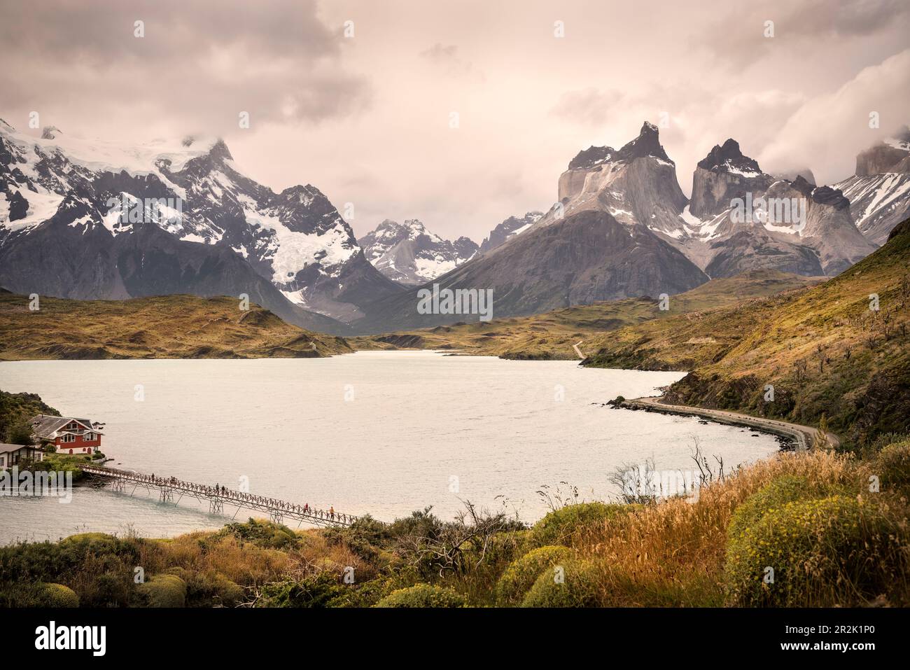 Cuernos del Paine mountain range, Lago el Toro, Torres del Paine ...