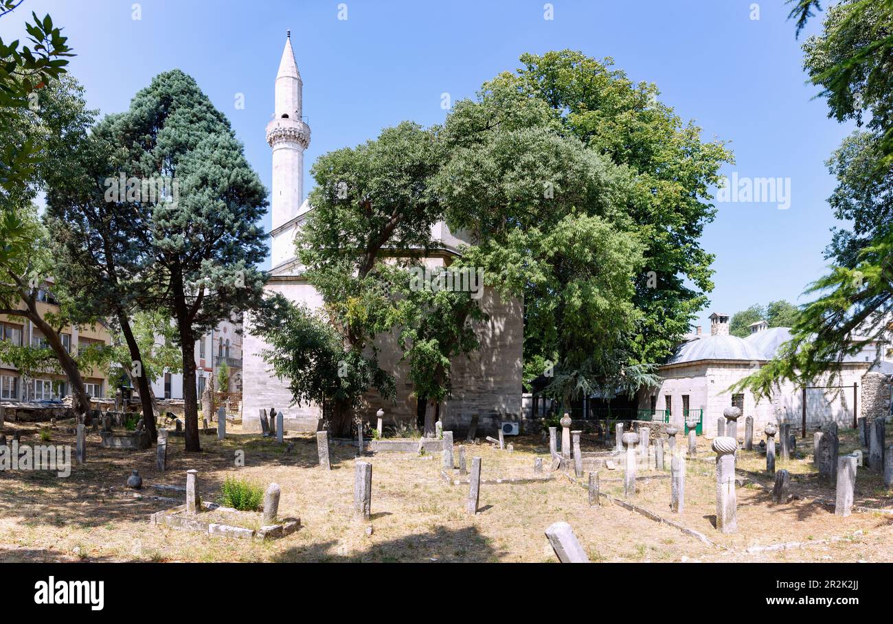 Mostar; Karađozbeg Mosque; cemetery Stock Photo - Alamy