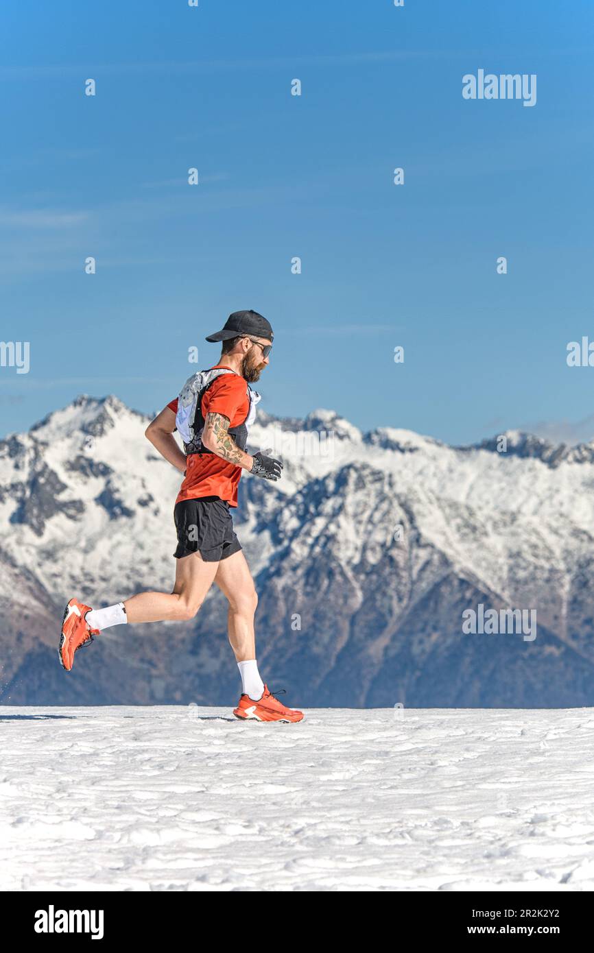 A man mountain runner trains in the snow at high altitude Stock Photo ...