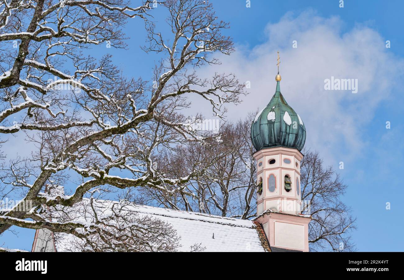 The little church of St. Georg in the Murnauer Moos in winter, Murnau ...