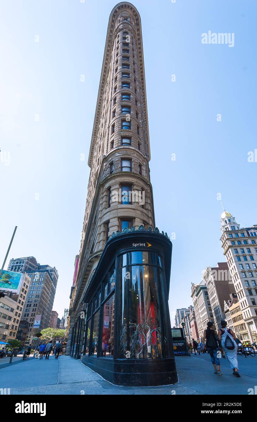 New york city the flatiron building hi-res stock photography and images ...