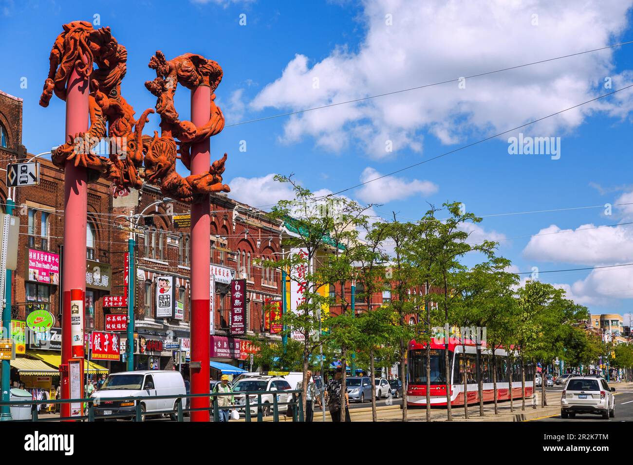 Toronto, Chinatown, Spadina Street, Dragon Gate, Street Scene Stock ...
