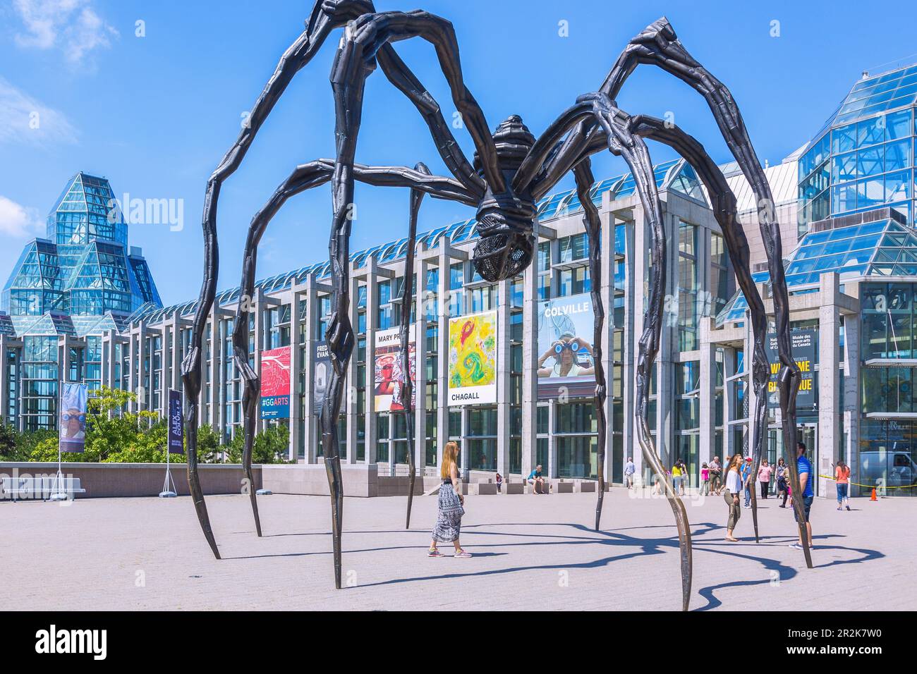 Ottawa, National Gallery of Canada, Maman spider sculpture by Sophie ...