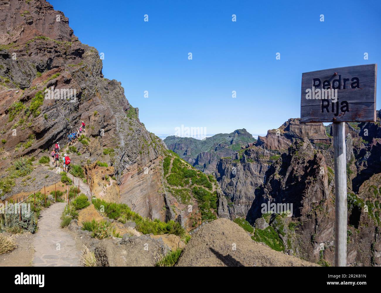 Pico do Arieiro, Pico Ruivo, Pedra Rija viewpoint, summit, PR1 hiking ...