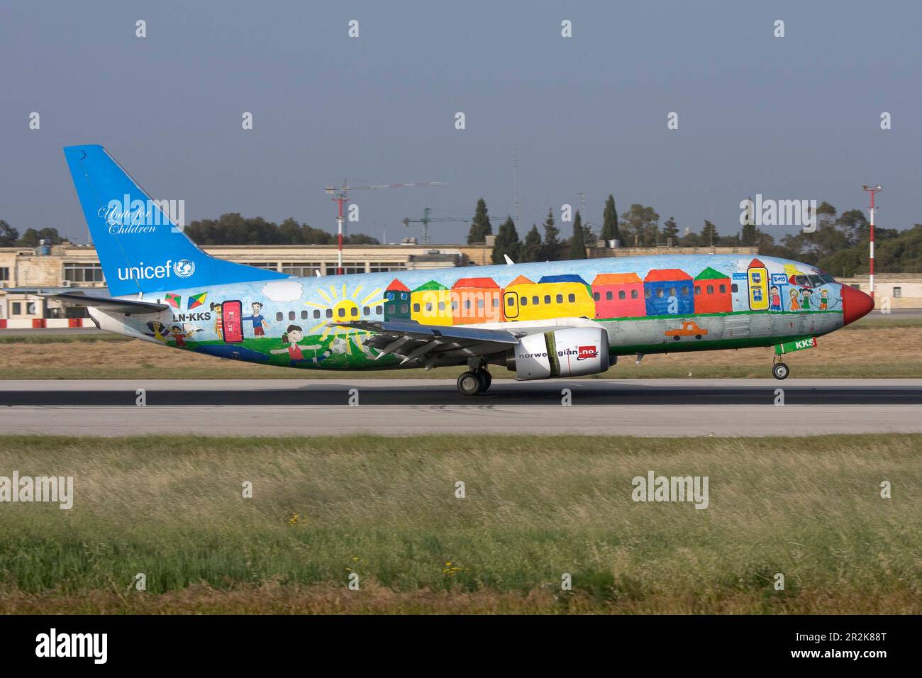 Norwegian Air Shuttle Boeing 737-33A (REG: LN-KKS) in special UNICEF ...