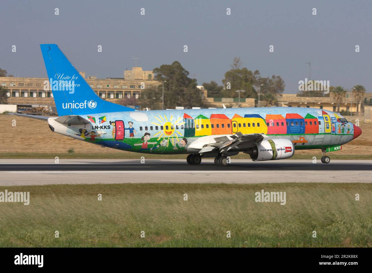 Norwegian Air Shuttle Boeing 737-33A (REG: LN-KKS) in special UNICEF ...