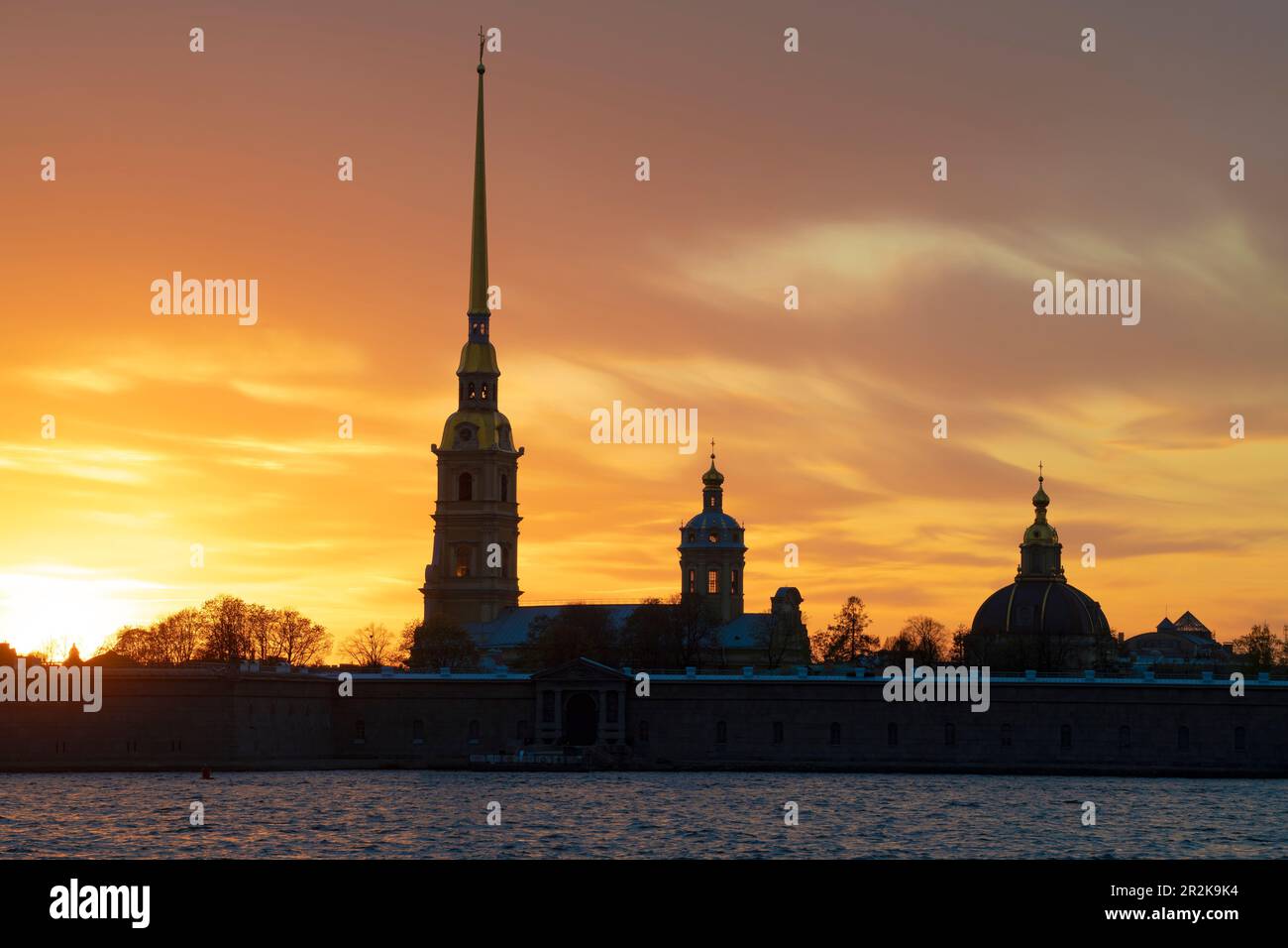 Cathedral sunset silhouette hi-res stock photography and images - Alamy