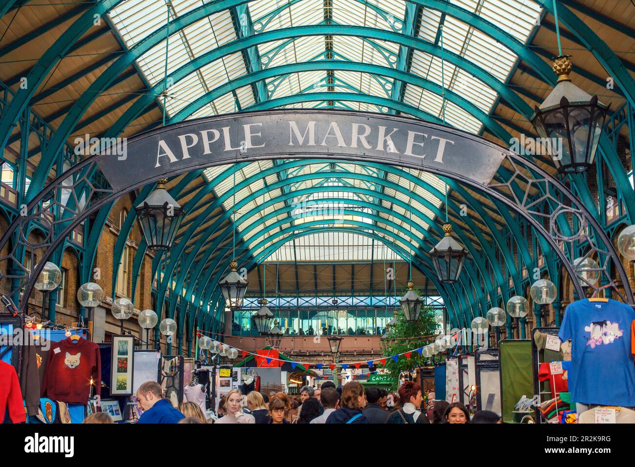 Apple market view summer people hi-res stock photography and images - Alamy