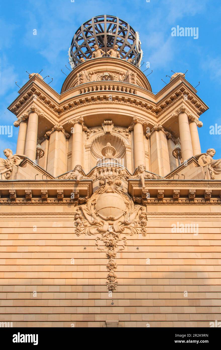 The coliseum london exterior hi-res stock photography and images - Alamy