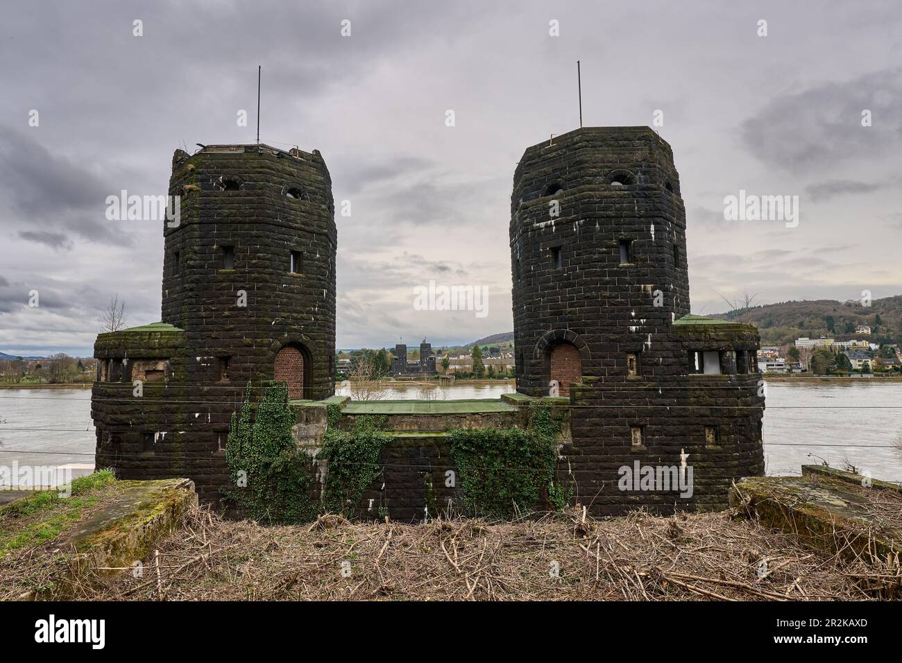 View through the eastern bridge towers of the Ludendorff Bridge to the ...