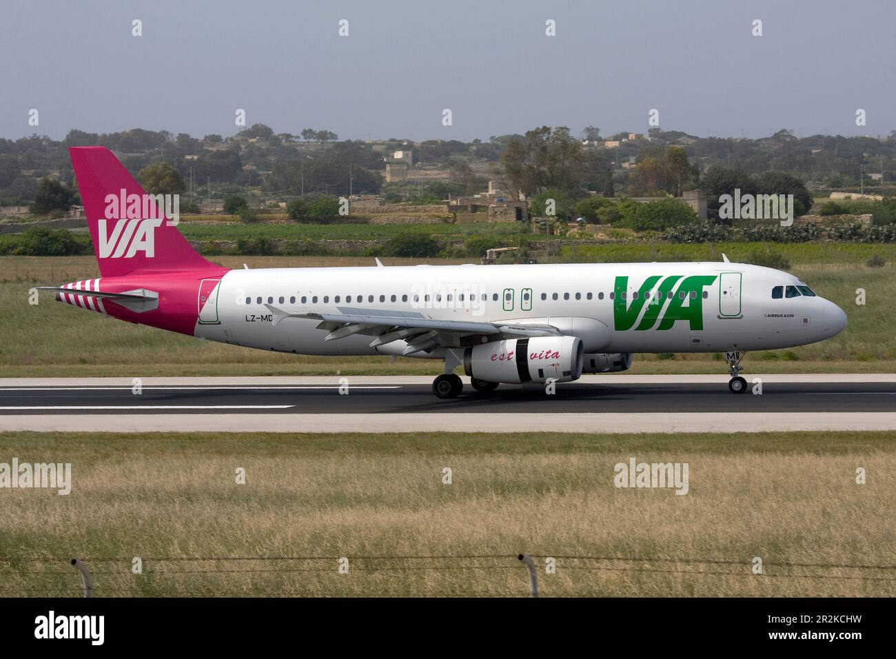VIA - Air VIA Bulgarian Airways Airbus A320-232 (REG: LZ-MDM) landing ...