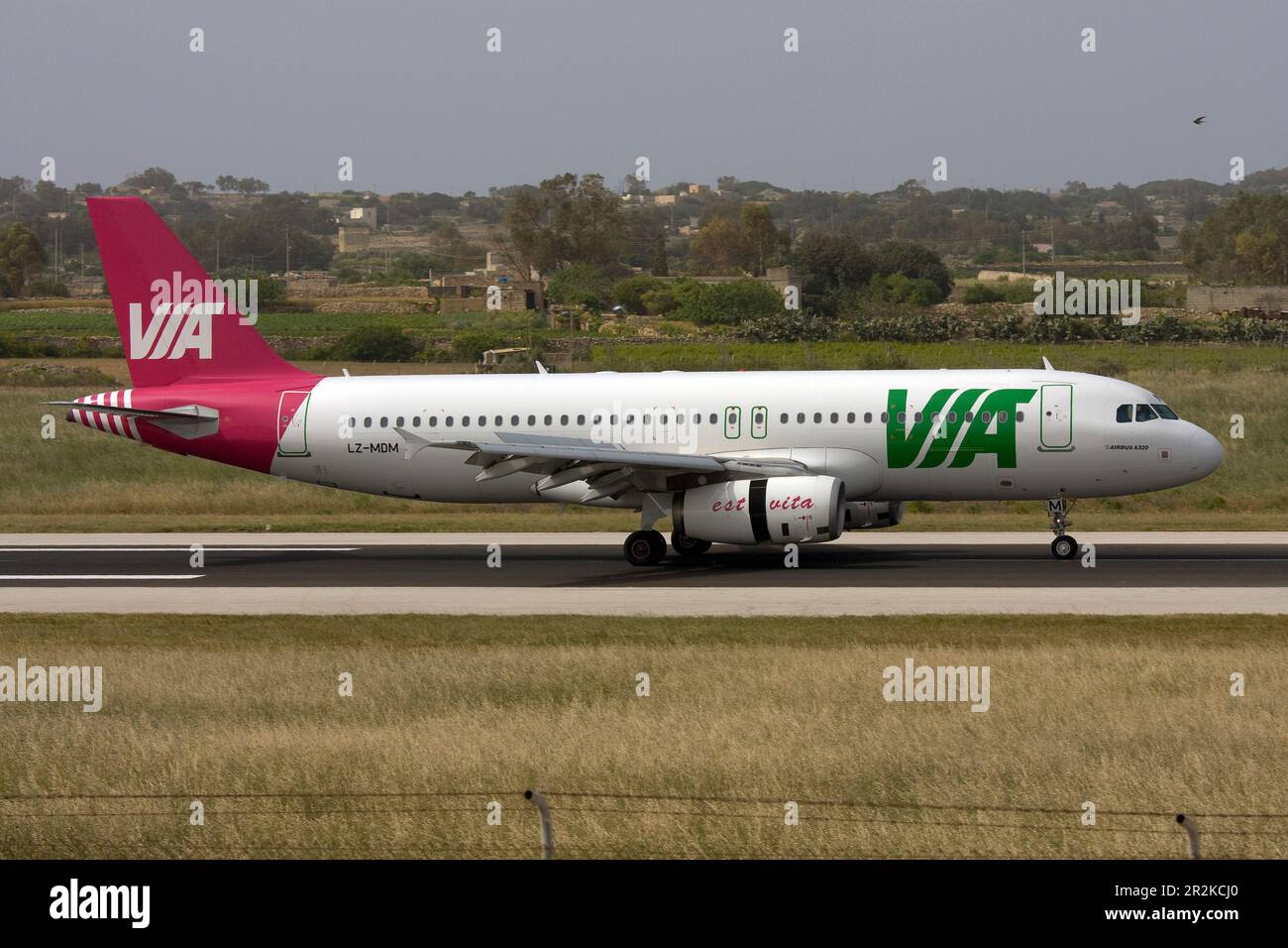 VIA - Air VIA Bulgarian Airways Airbus A320-232 (REG: LZ-MDM) landing ...