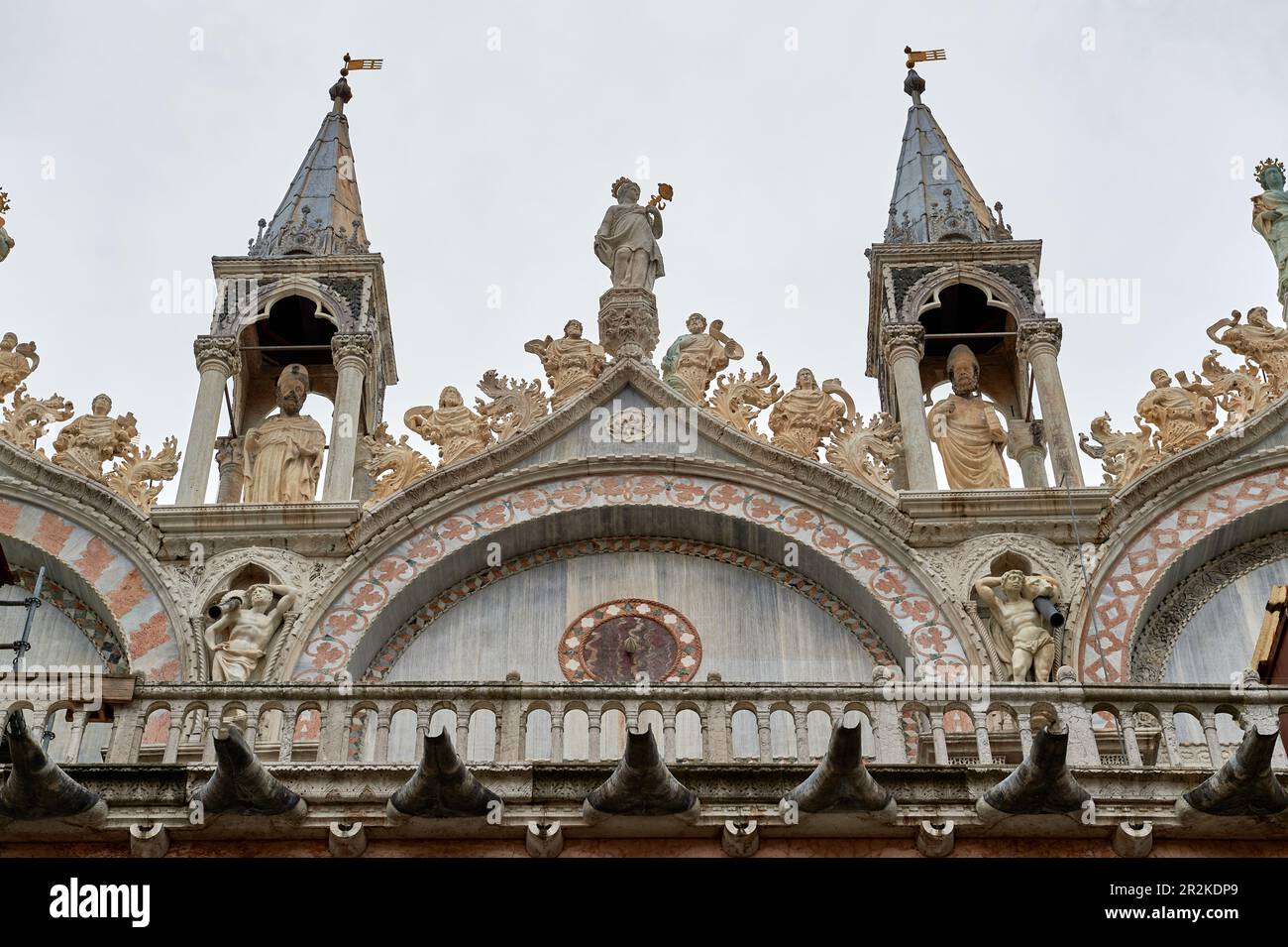 View from the Piazzetta dei Leoncini to the world-famous Basilica di ...